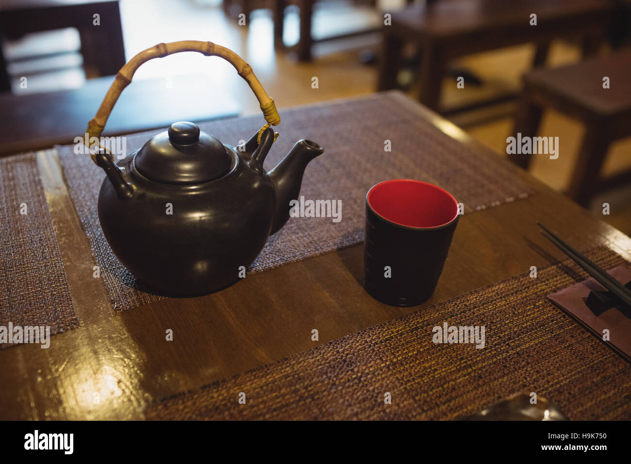 Teapot and mug on dining table Stock Photo - Alamy