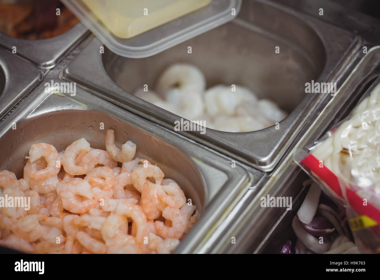 Raw prawns in kitchen Stock Photo - Alamy