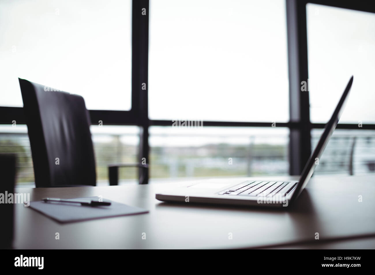 Laptop and notepad on desk Stock Photo - Alamy