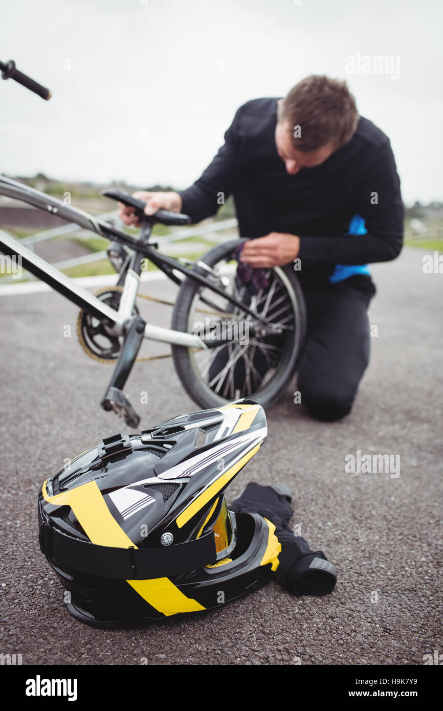 Cyclist repairing a BMX bike Stock Photo - Alamy