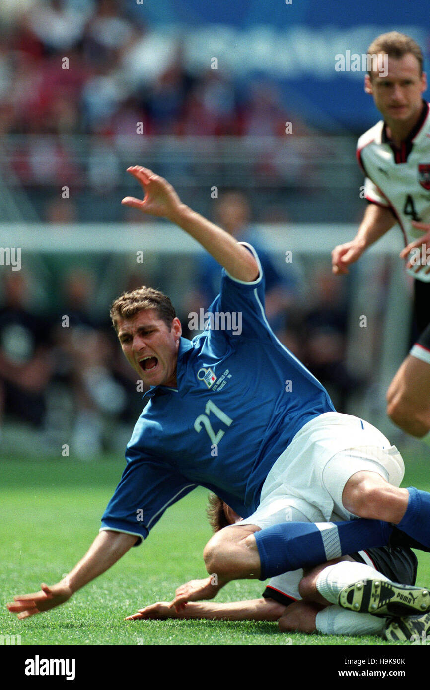 CHRISTIAN VIERI ITALY 17 June 1998 Stock Photo - Alamy