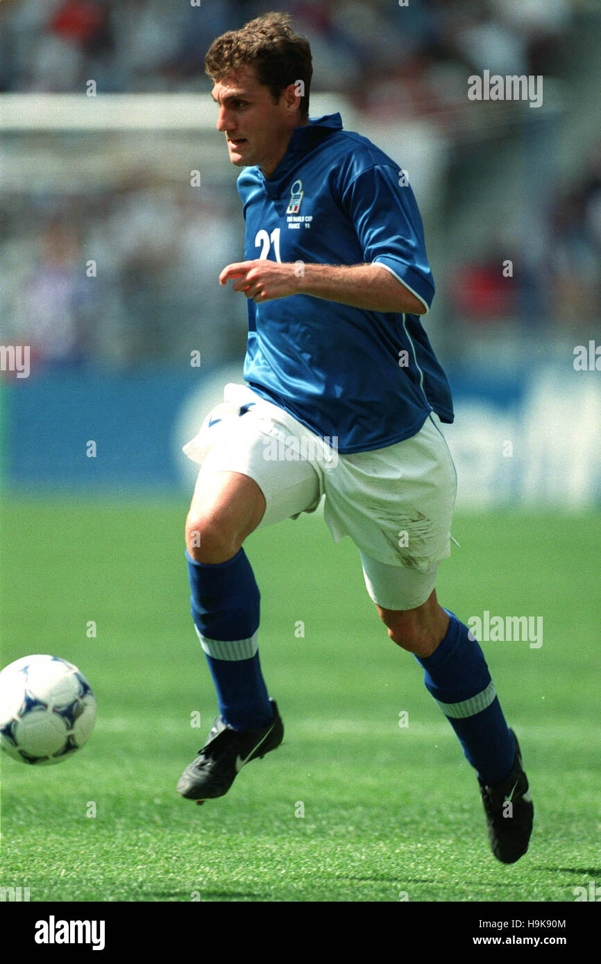 CHRISTIAN VIERI ITALY 17 June 1998 Stock Photo - Alamy
