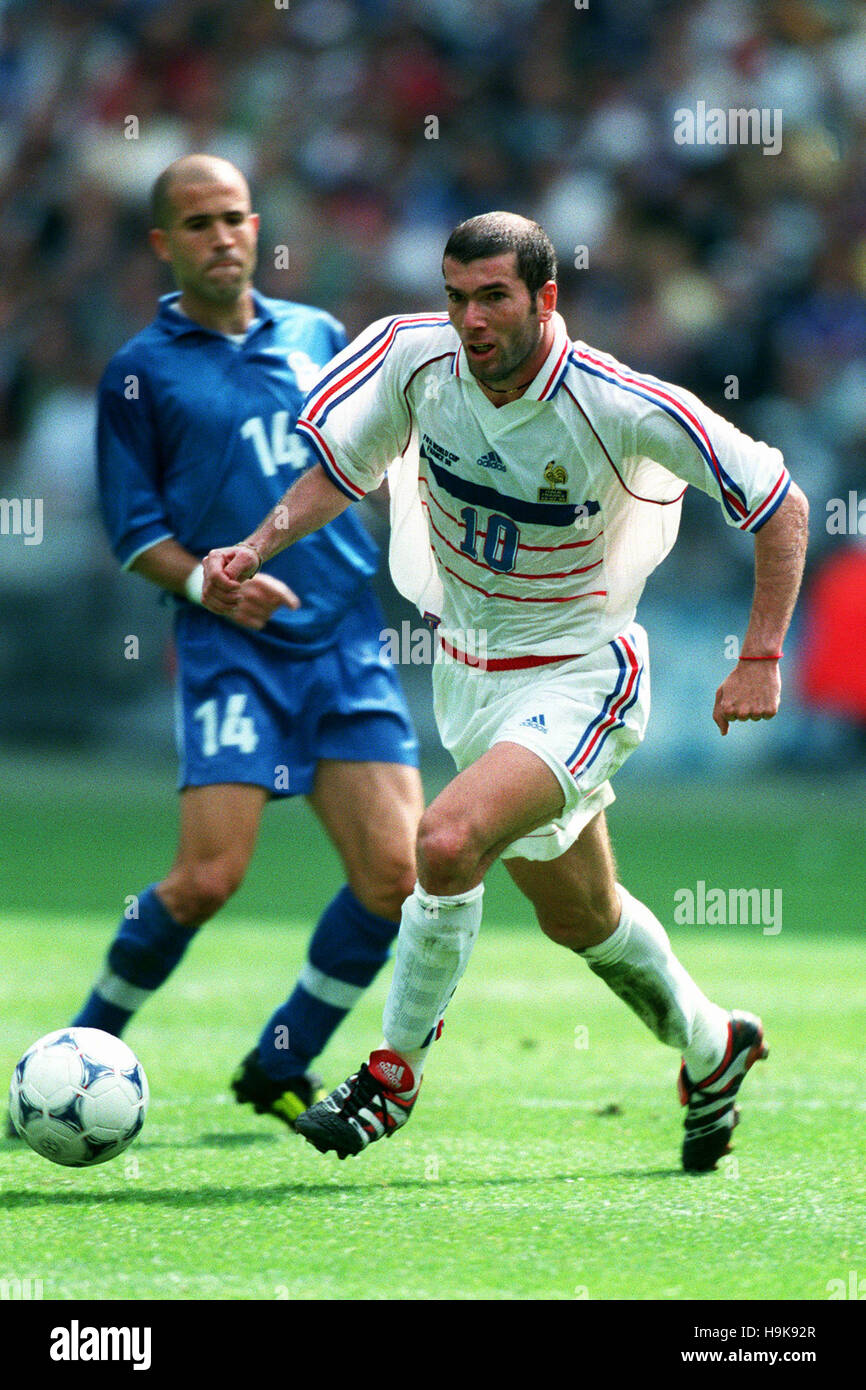 Zinedine zidane france 1998 hi-res stock photography and images - Alamy