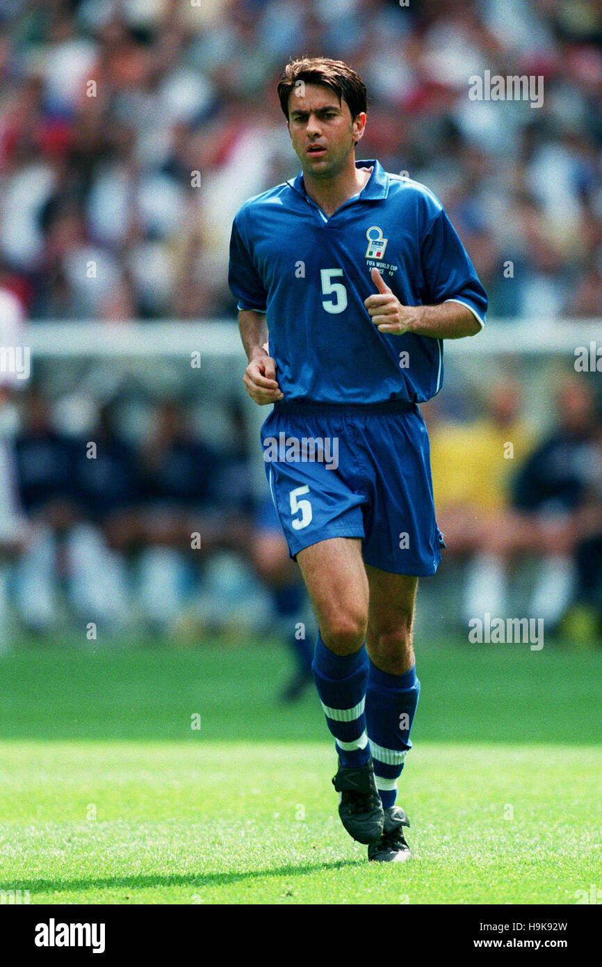 ALESSANDRO COSTACURTA ITALY & AC MILAN FC 03 July 1998 Stock Photo - Alamy