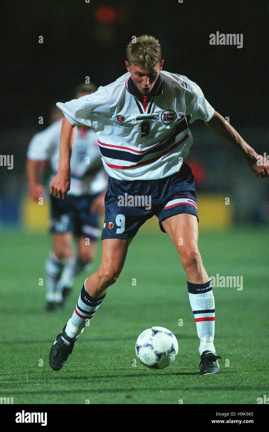 TORE ANDRE FLO NORWAY & CHELSEA FC 10 June 1998 Stock Photo - Alamy