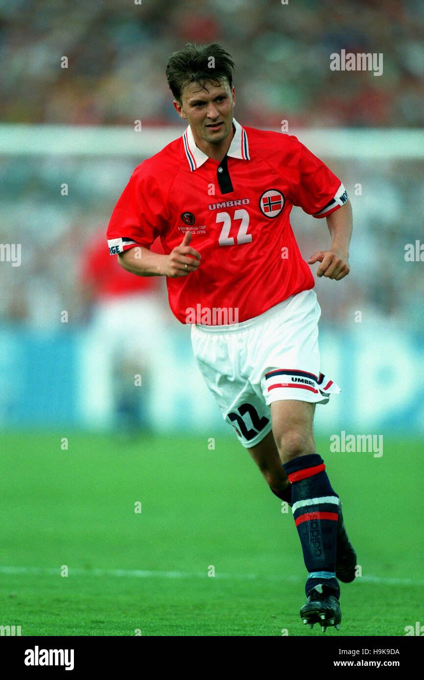 ROAR STRAND NORWAY 16 June 1998 Stock Photo - Alamy