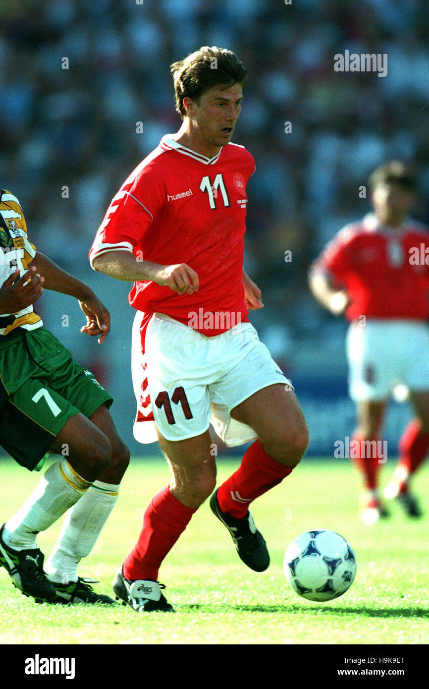 Brian laudrup denmark chelsea fc hi-res stock photography and images ...