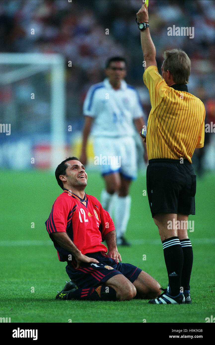 SERGI & REF SPAIN V PARAGUAY 20 June 1998 Stock Photo - Alamy