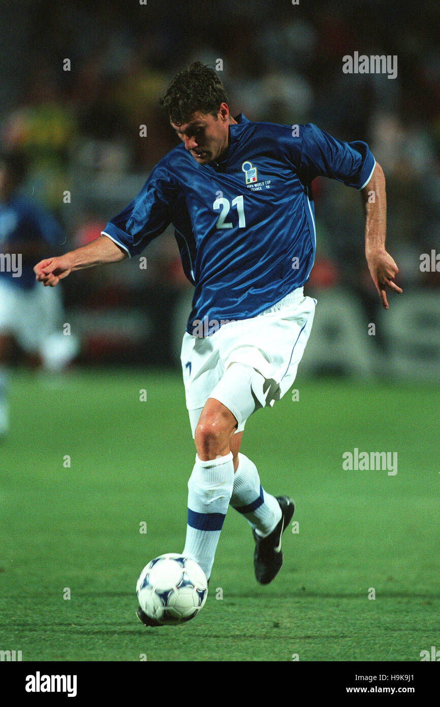 CHRISTIAN VIERI ITALY 17 June 1998 Stock Photo - Alamy