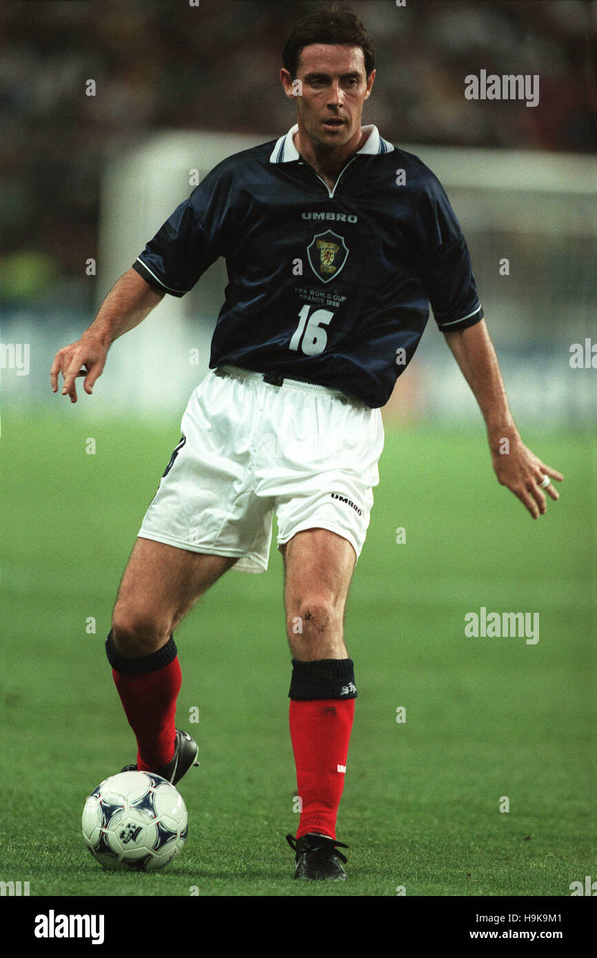 DAVID WEIR SCOTLAND & HIBERNIAN FC 02 July 1998 Stock Photo - Alamy