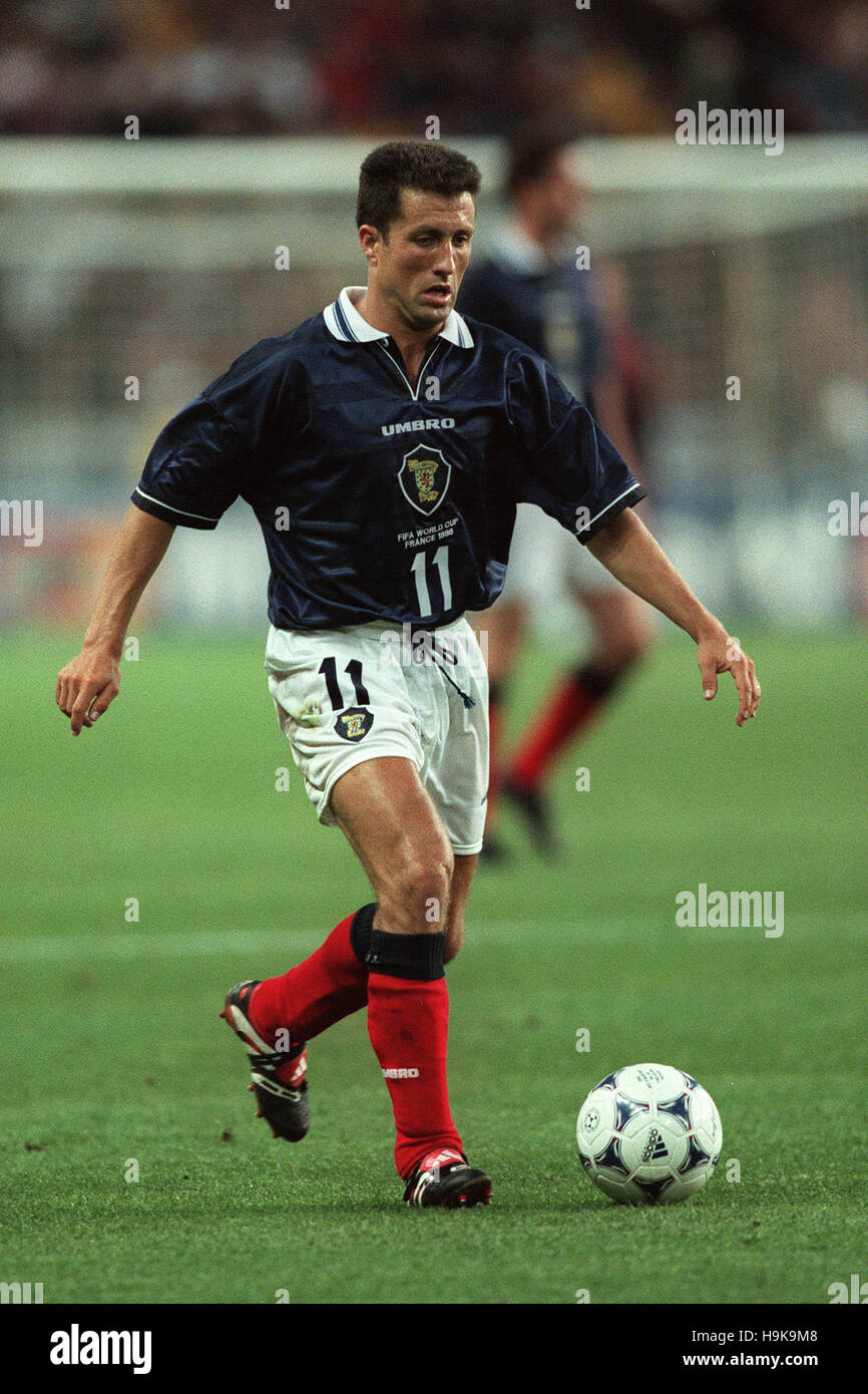 Football 1998 scotland hi-res stock photography and images - Alamy