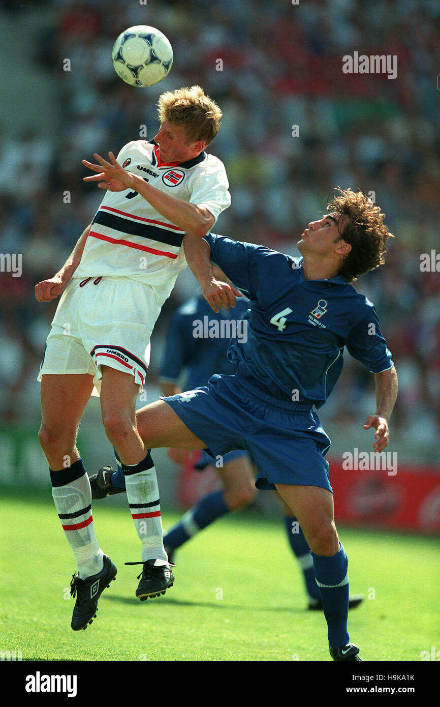 TORE ANDRE FLO & CANNAVARO ITALY V NORWAY 02 July 1998 Stock Photo - Alamy