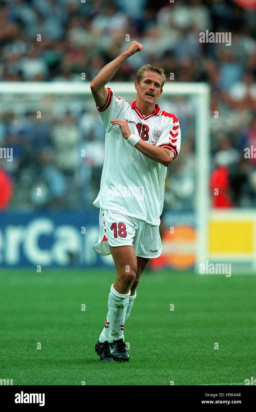 PETER MOLLER CELEBRATES GOAL NIGERIA V DENMARK 02 July 1998 Stock Photo ...