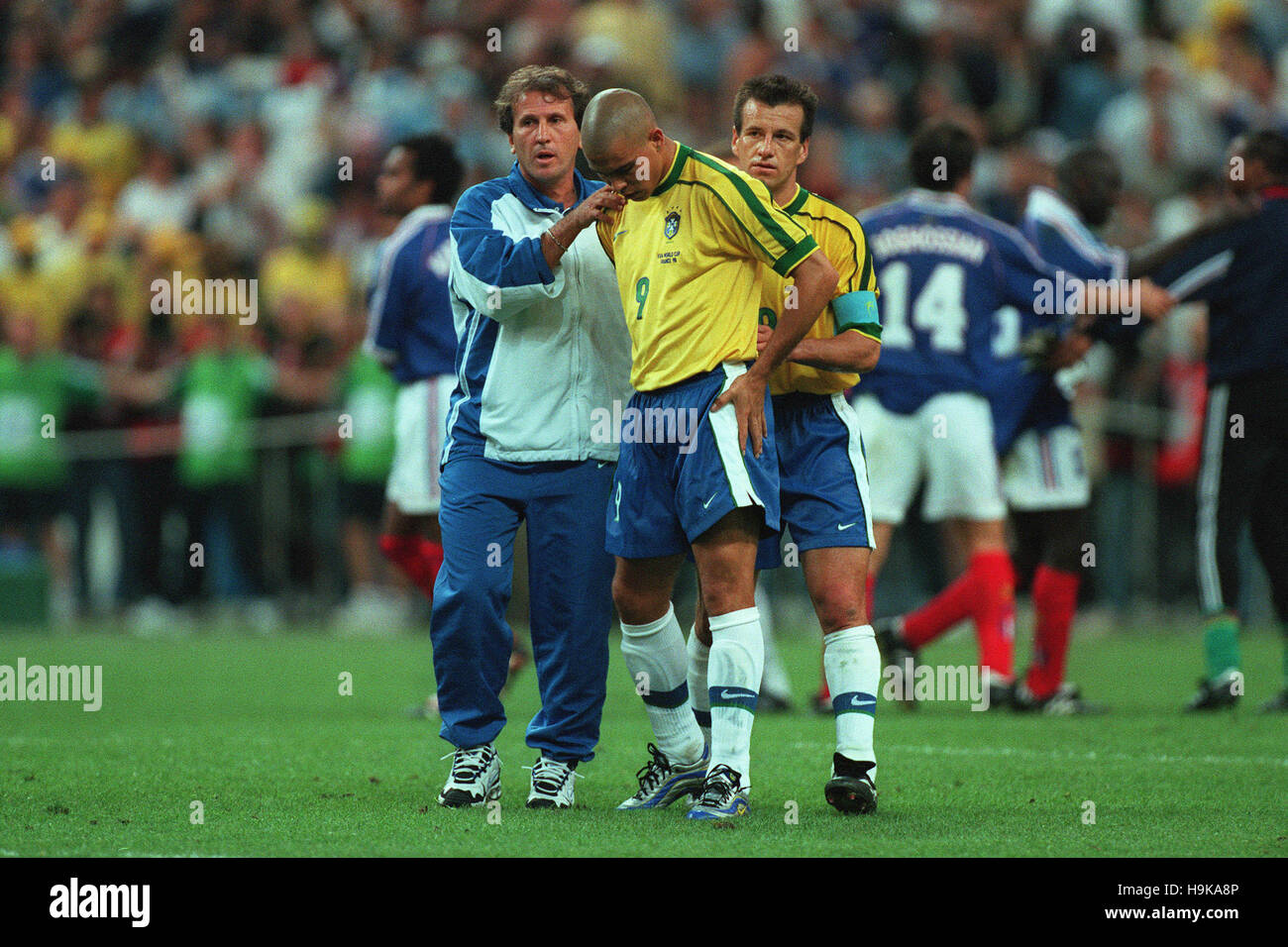 RONALDO & DUNGA AFTER WHISTLE BRAZIL V FRANCE 12 July 1998 Stock Photo ...