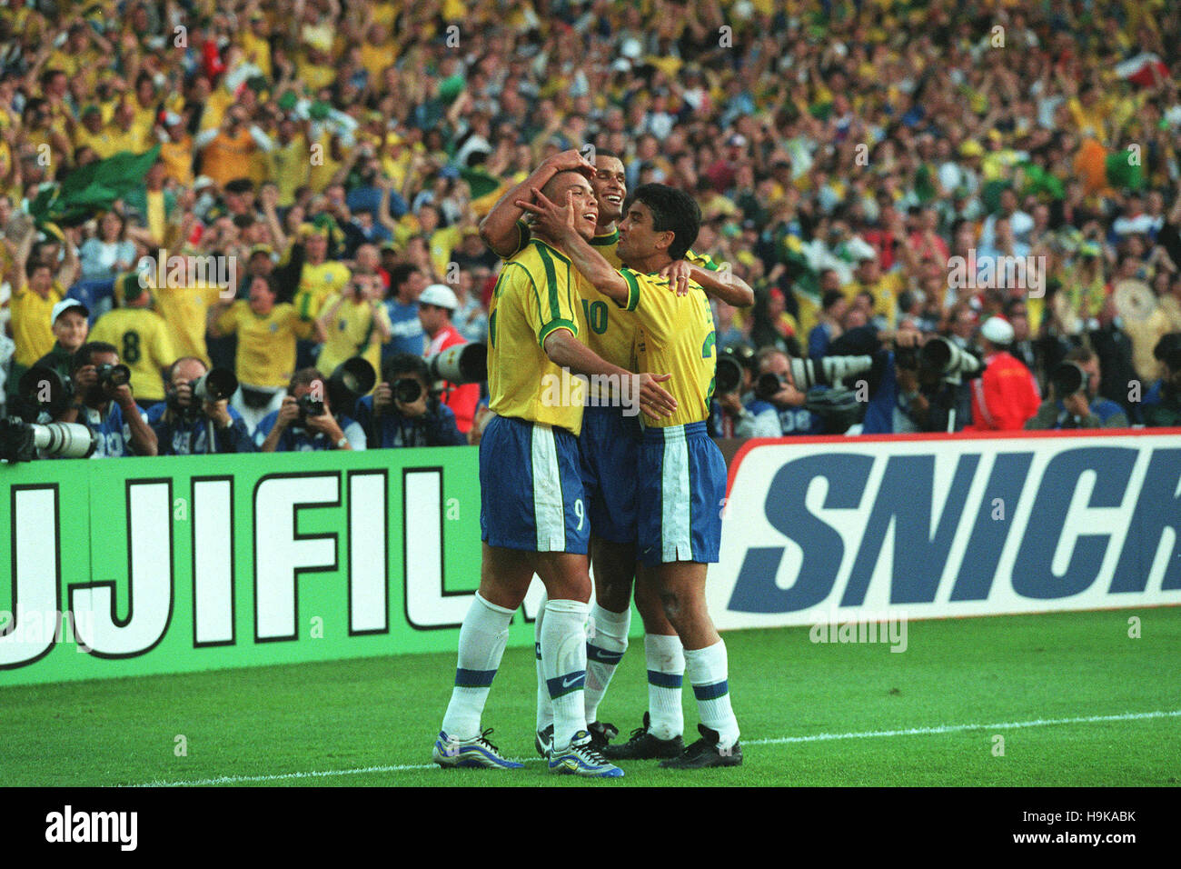 Denilson 1998 hi-res stock photography and images - Alamy