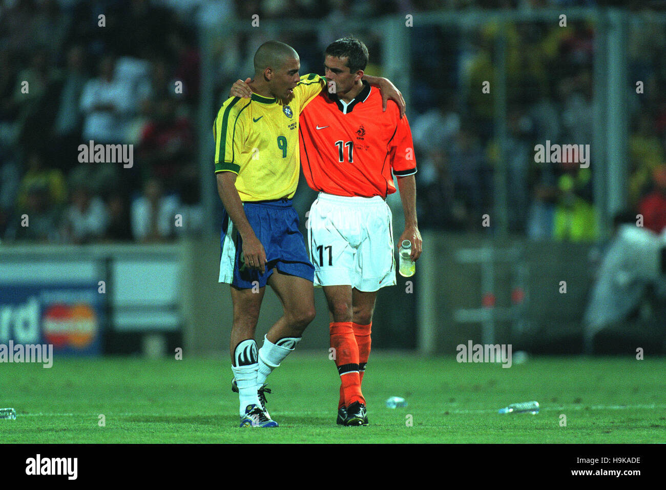 Ronaldo brazil 1998 hi-res stock photography and images - Alamy