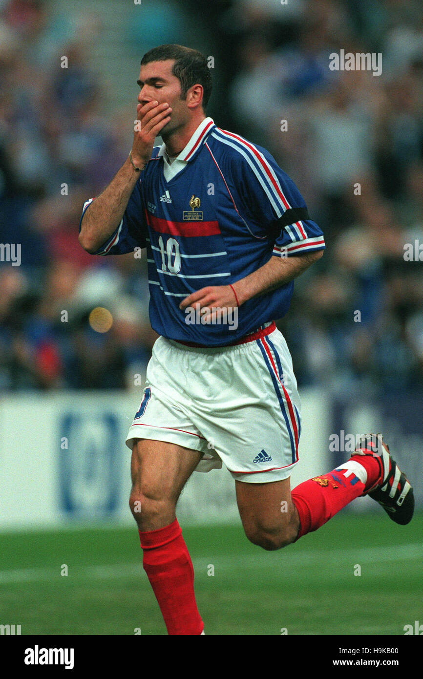 Zidane 1998 hi-res stock photography and images - Alamy