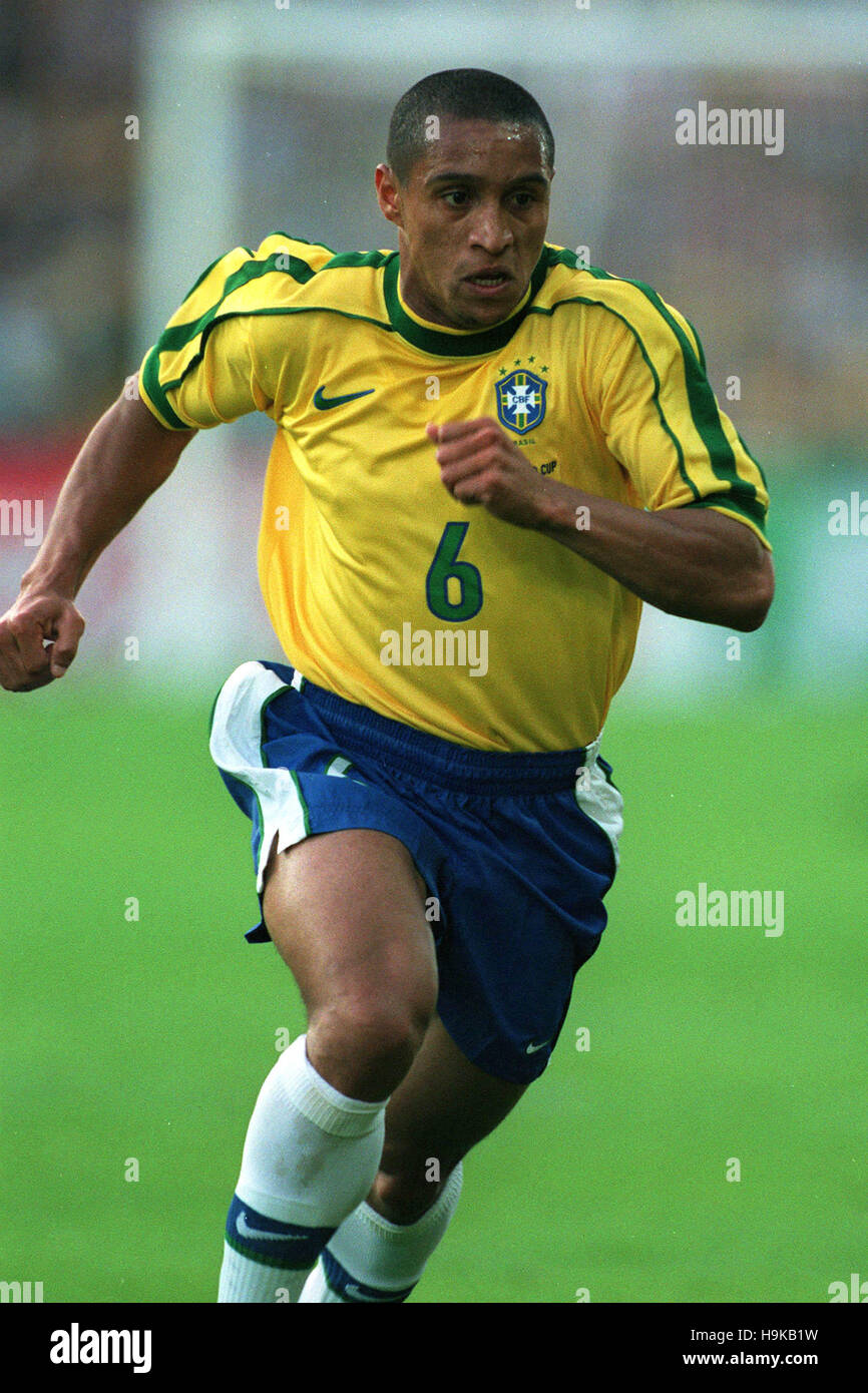 ROBERTO CARLOS BRAZIL 03 July 1998 Stock Photo - Alamy