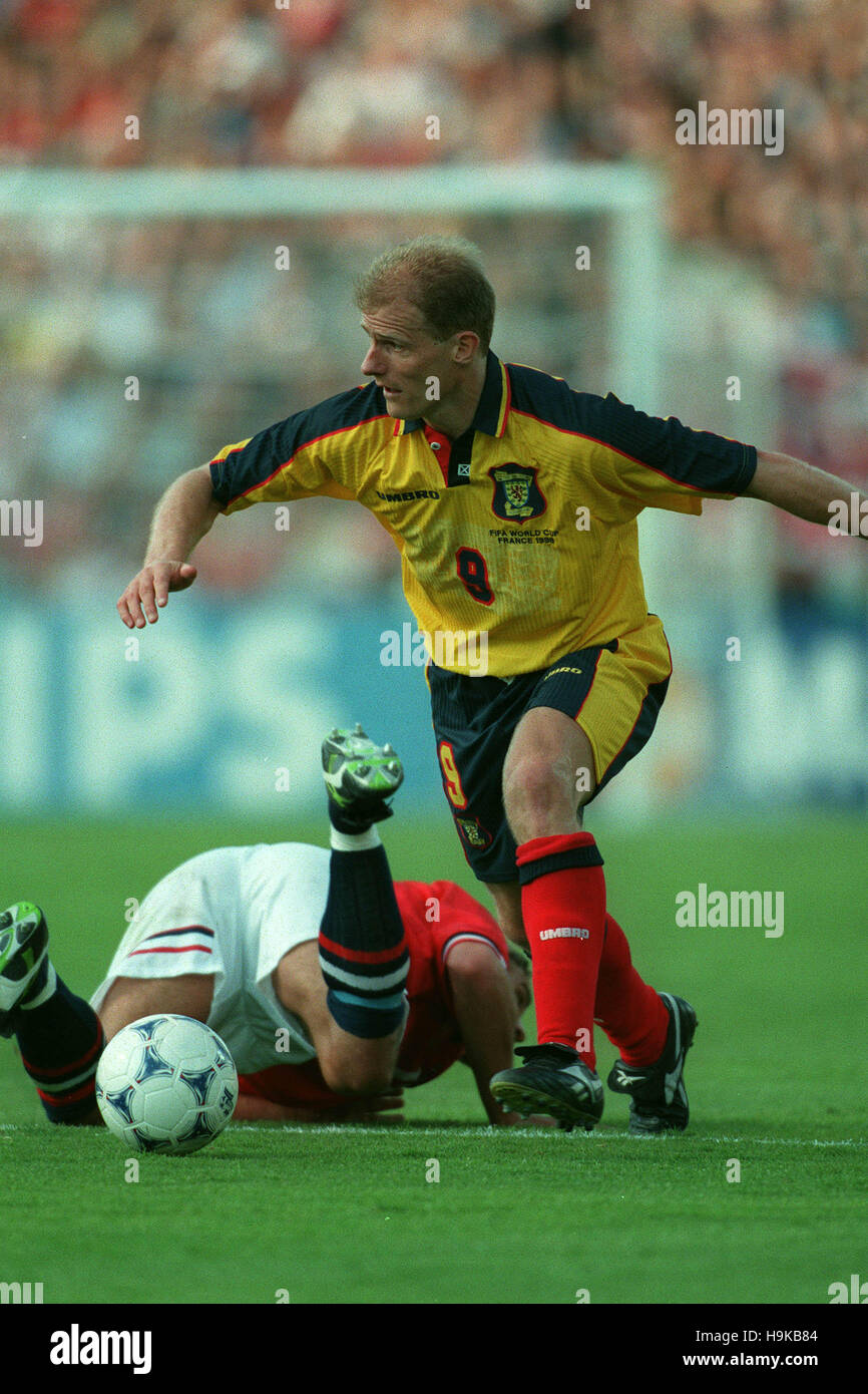 GORDON DURIE SCOTLAND & GLASGOW RANGERS FC 16 June 1998 Stock Photo - Alamy