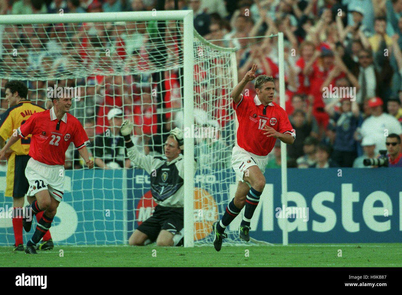 Harvard football hi-res stock photography and images - Alamy