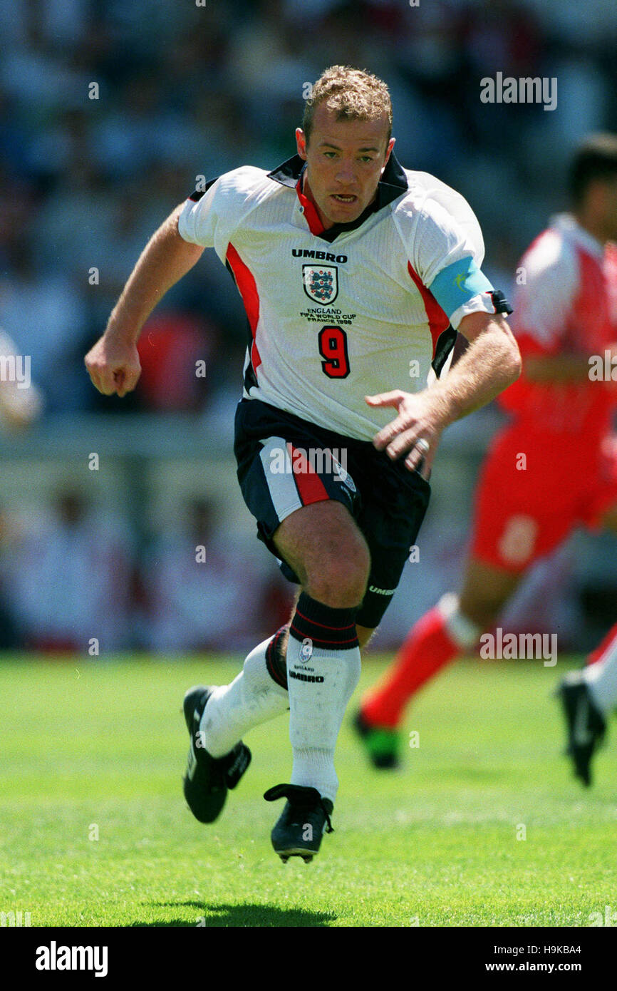ALAN SHEARER ENGLAND & NEWCASTLE UTD FC 10 June 1998 Stock Photo - Alamy
