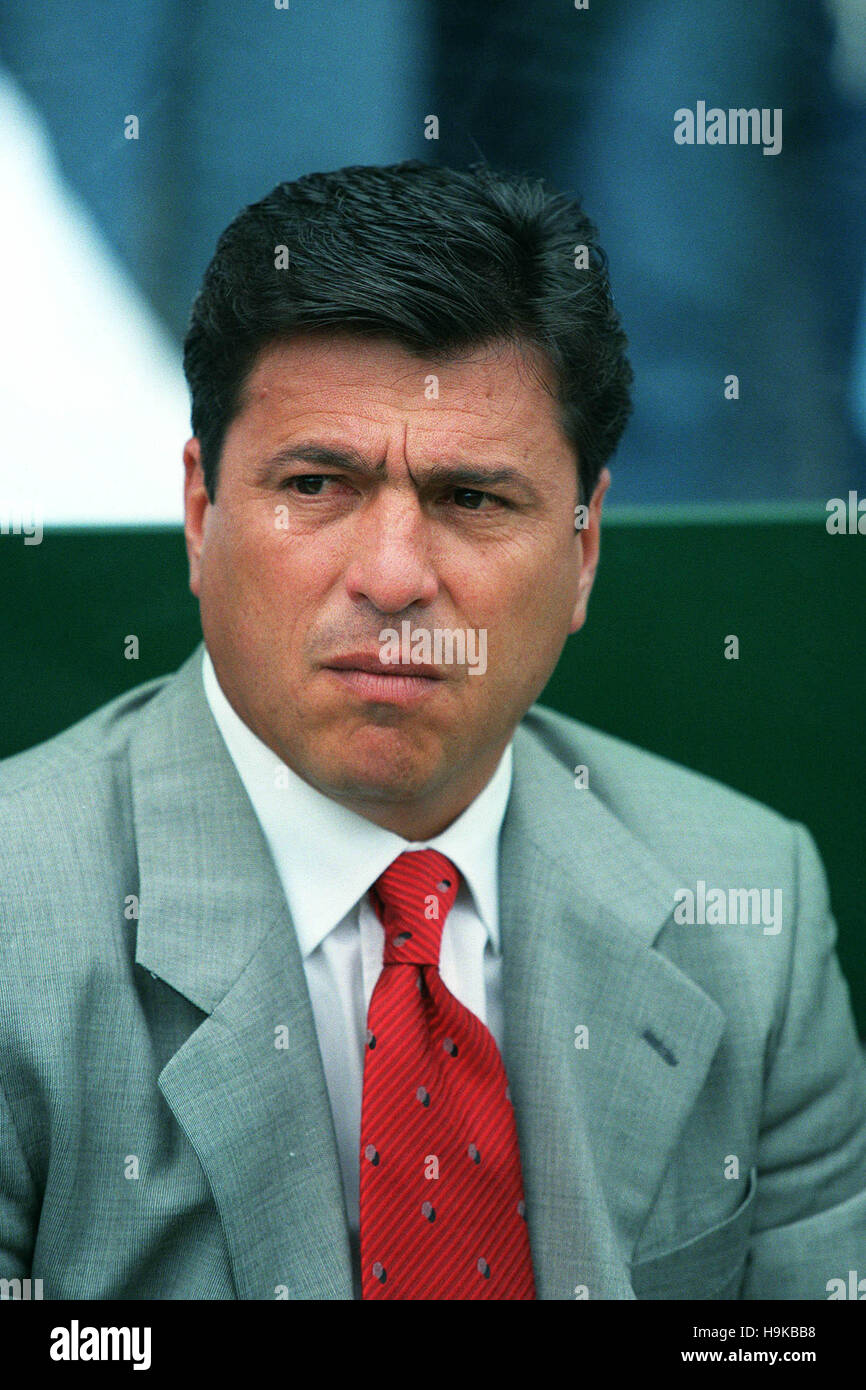 DANIEL PASSARELLA ARGENTINA COACH 14 June 1998 Stock Photo - Alamy