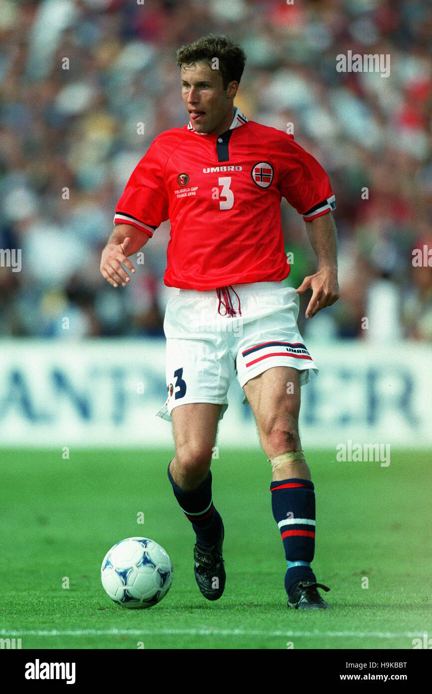 RONNIE JOHNSEN NORWAY & MANCHESTER UTD FC 16 June 1998 Stock Photo - Alamy