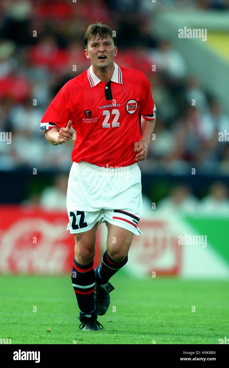 ROAR STRAND NORWAY 16 June 1998 Stock Photo - Alamy