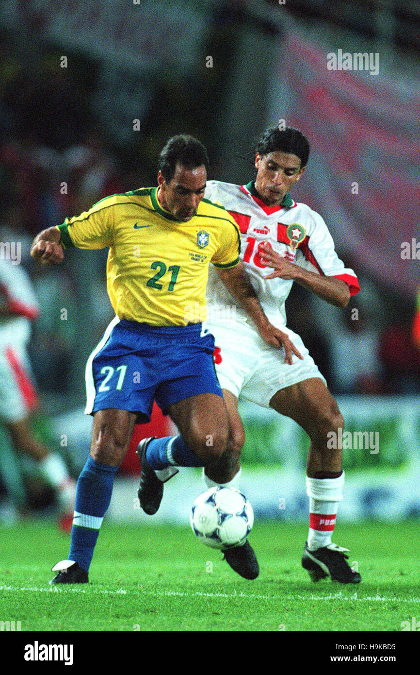 EDMUNDO & YOUSSEF CHIPPO BRAZIL V MOROCCO 16 June 1998 Stock Photo - Alamy