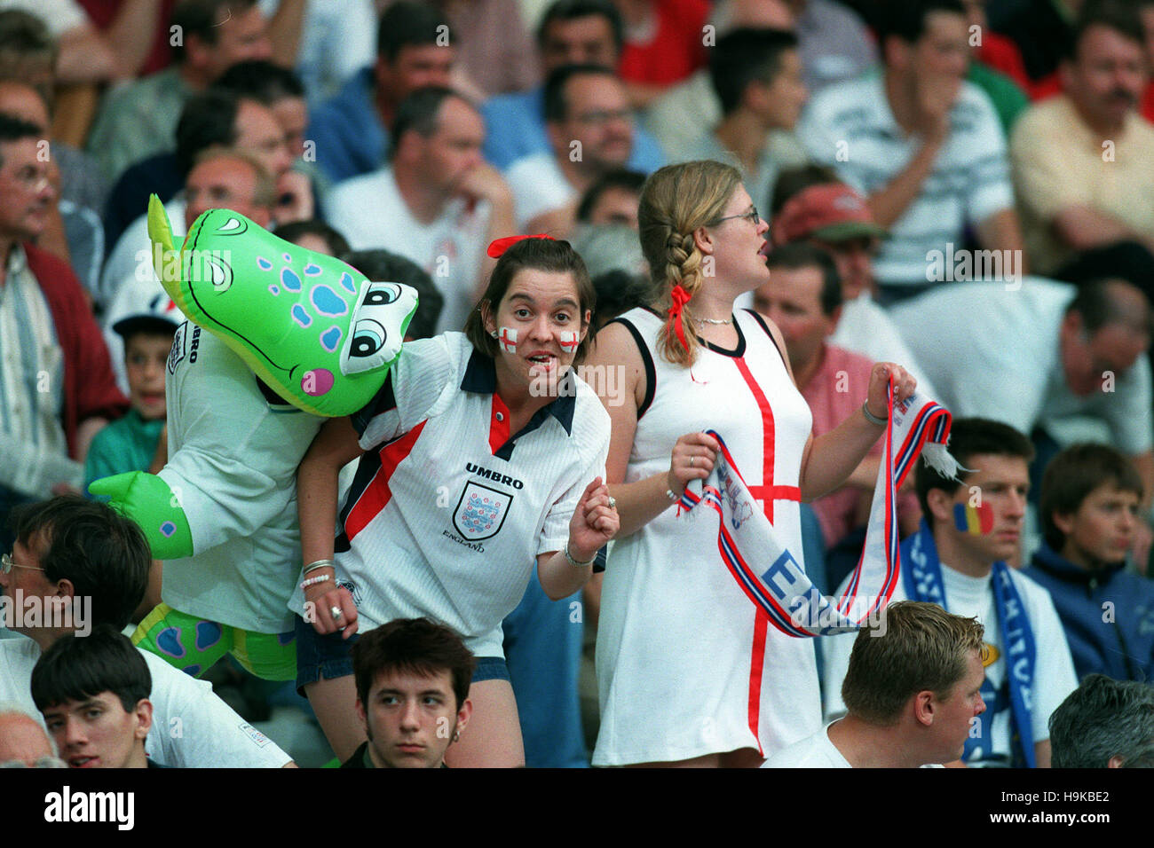 Football romania 1998 hi-res stock photography and images - Alamy