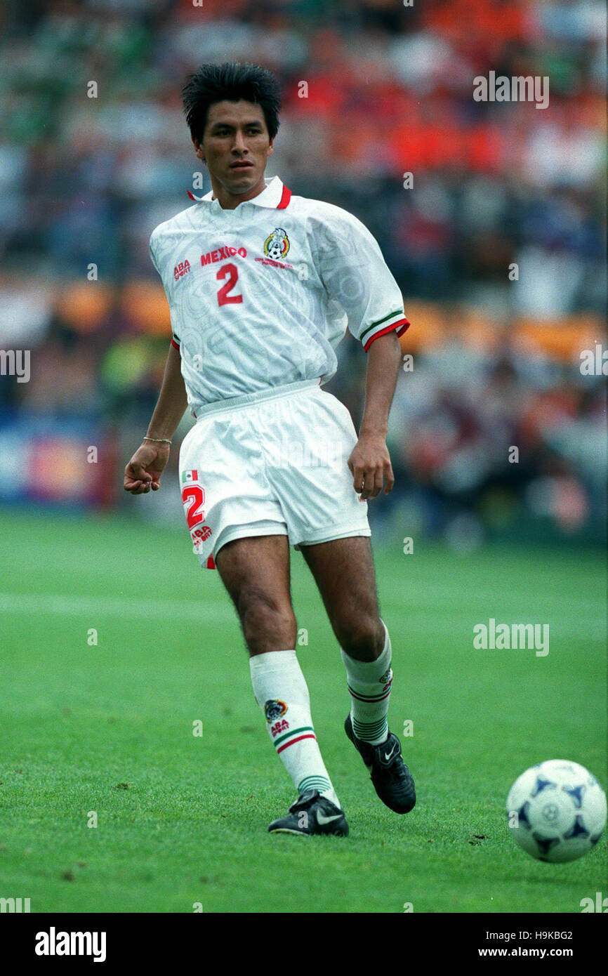 CLAUDIO SUAREZ MEXICO 25 June 1998 Stock Photo - Alamy