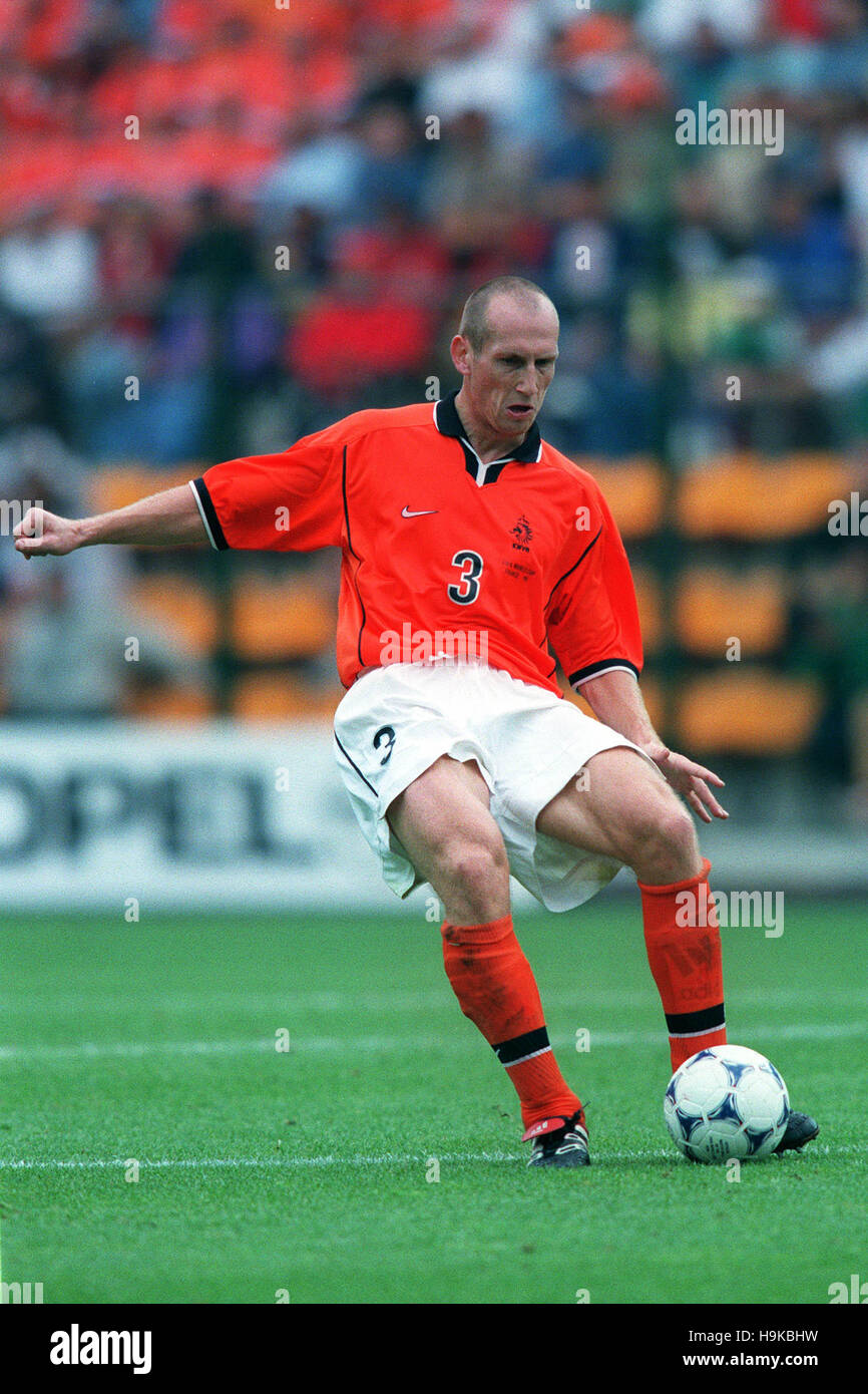 JAAP STAM HOLLAND & MANCHESTER UTD FC 25 June 1998 Stock Photo - Alamy