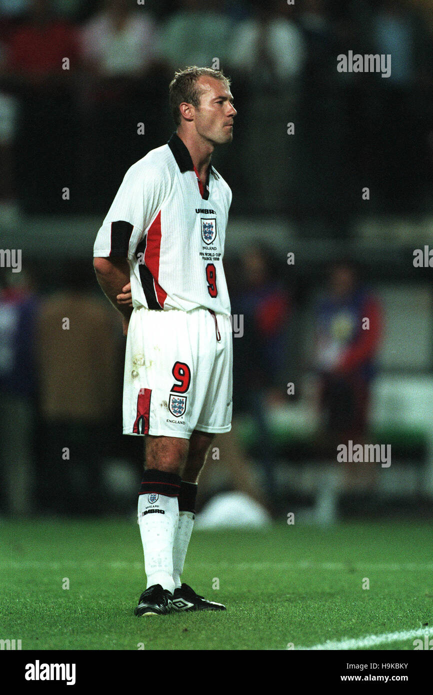 SAD ALAN SHEARER ENGLAND V ARGENTINA 30 June 1998 Stock Photo - Alamy