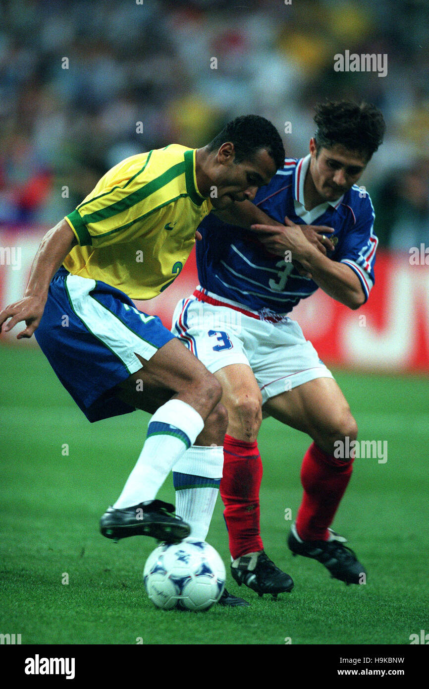 CAFU HOLDS OFF LIZARAZU BRAZIL V FRANCE 12 July 1998 Stock Photo - Alamy