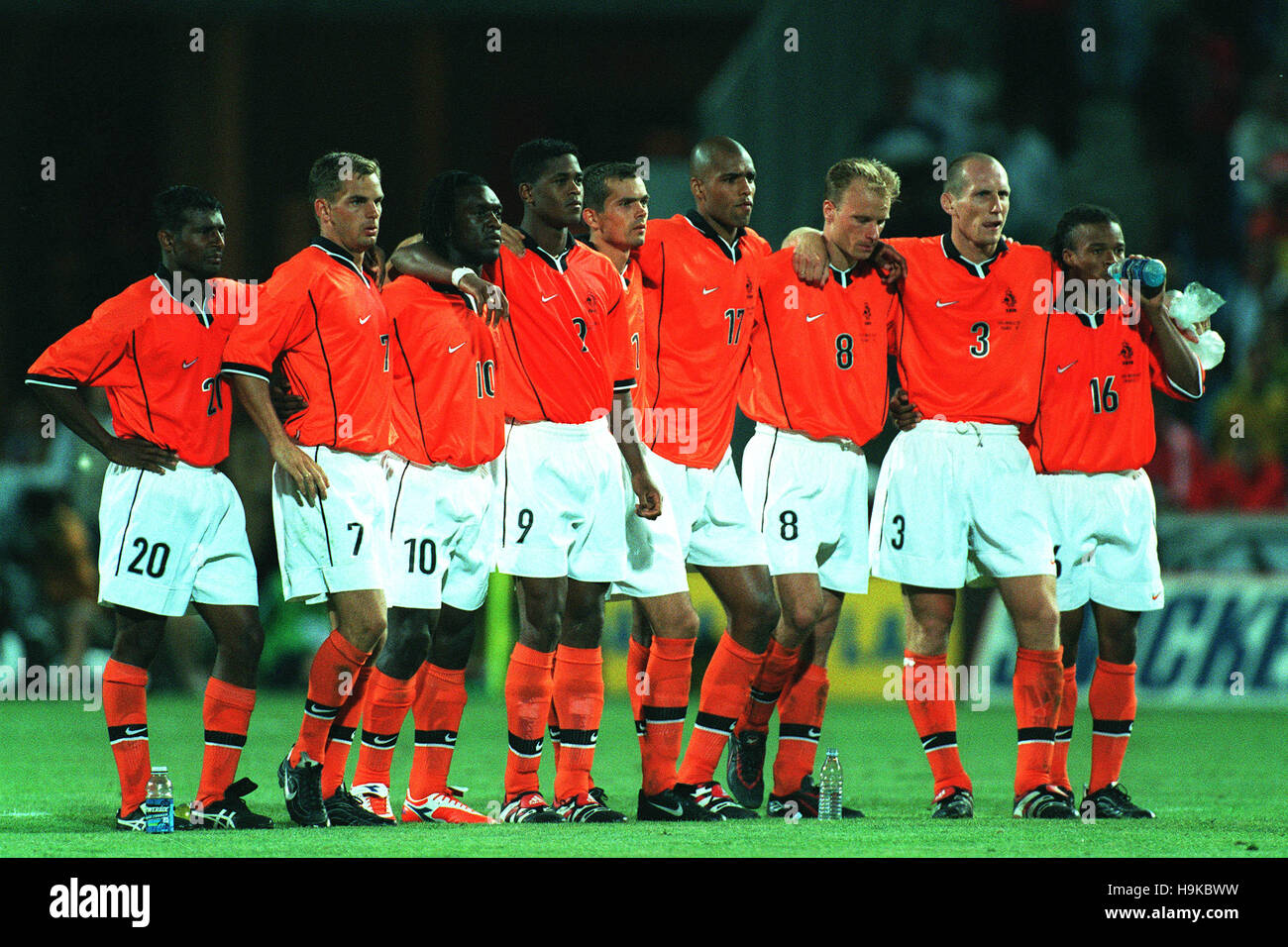 Dutch football team 1998 hi-res stock photography and images - Alamy