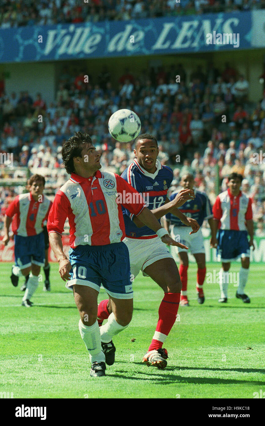 ROBERTO ACUNA & THIERRY HENRY FRANCE V PARAGUAY 28 June 1998 Stock ...