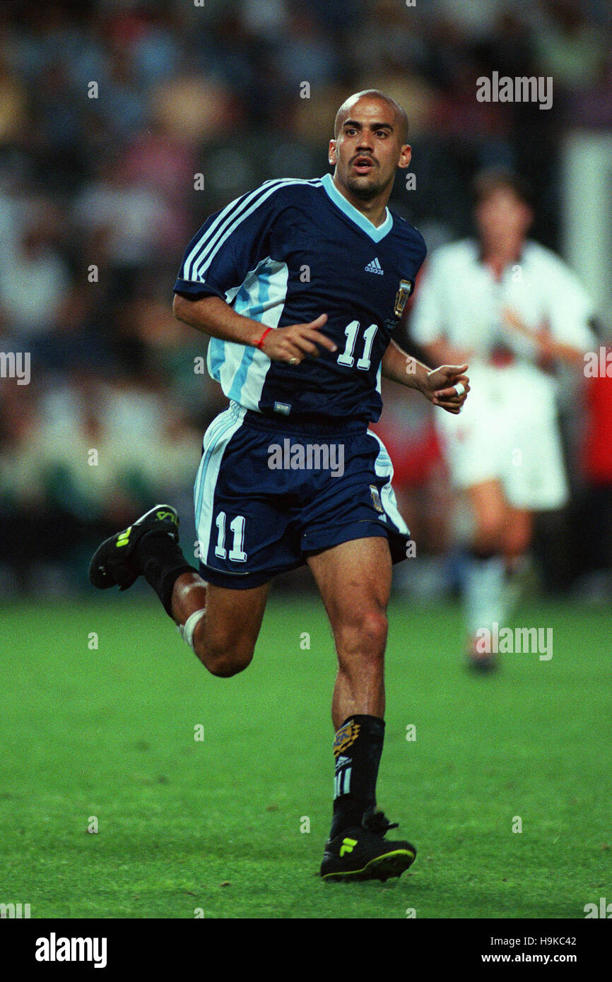 JUAN VERON ARGENTINA & SAMPDORIA 30 June 1998 Stock Photo - Alamy