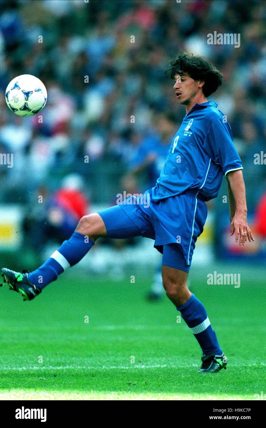 Demetrio albertini italy 1998 hi-res stock photography and images - Alamy