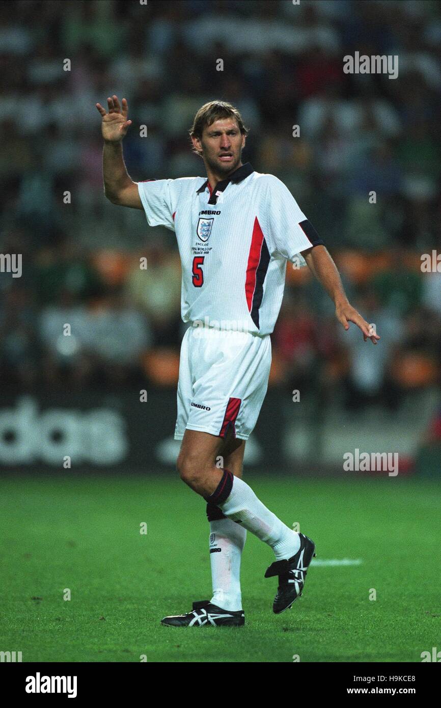 TONY ADAMS ENGLAND & ARSENAL FC 07 July 1998 Stock Photo - Alamy