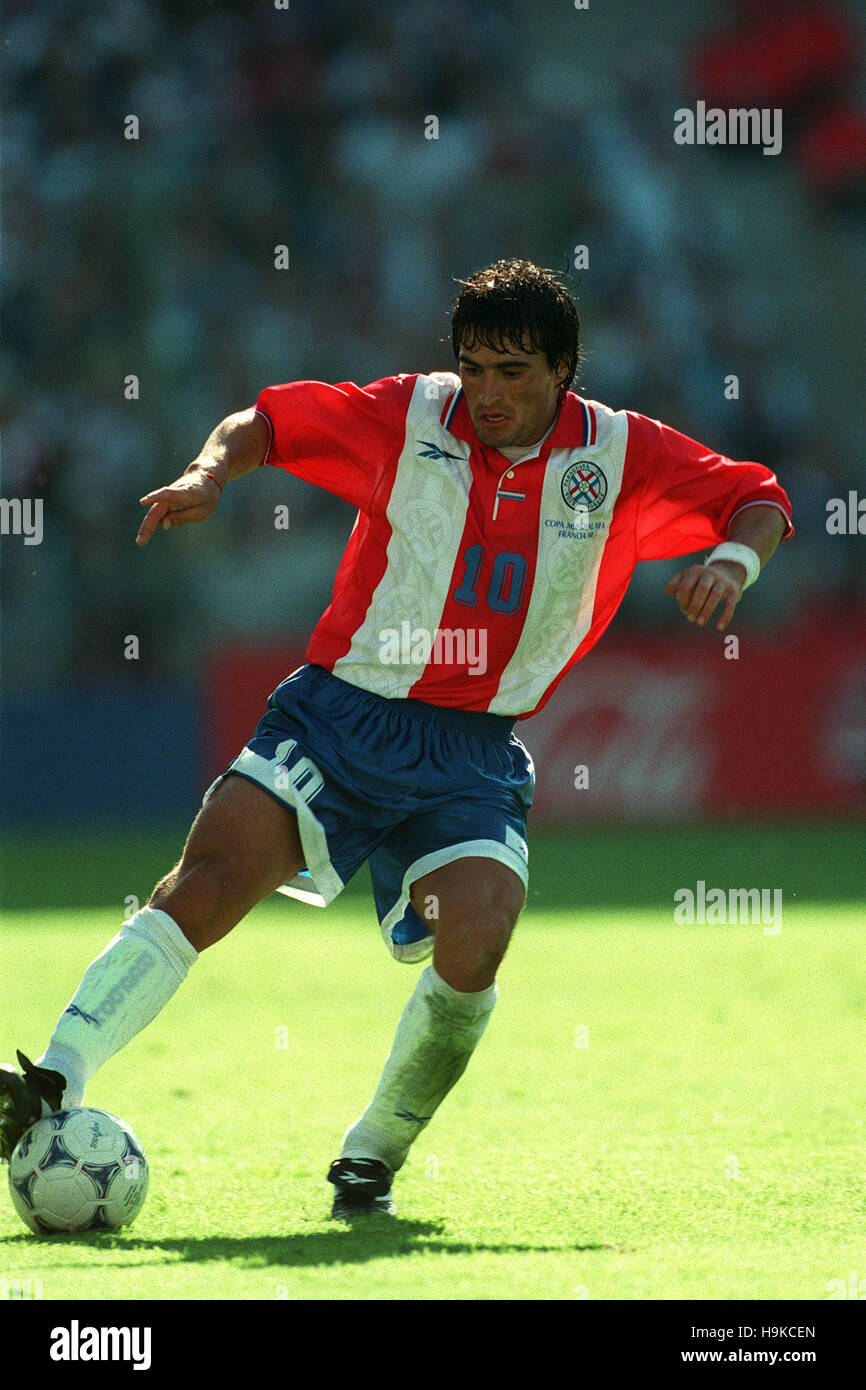 ROBERTO ACUNA PARAGUAY 07 July 1998 Stock Photo - Alamy