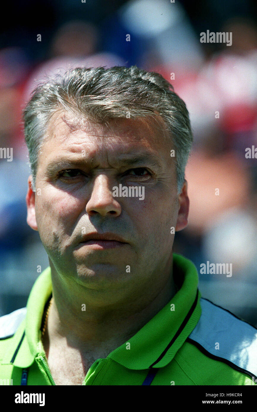 HRISTO BONEV BULGARIA COACH 10 June 1998 Stock Photo - Alamy