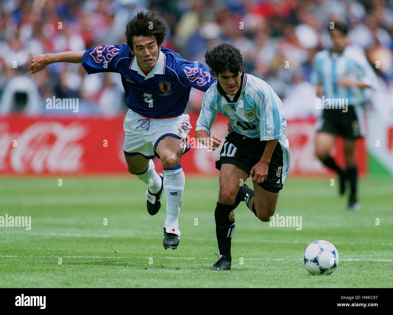 ARIEL ORTEGA & SOMA NAOKI ARGENTINA V JAPAN 14 June 1998 Stock Photo ...