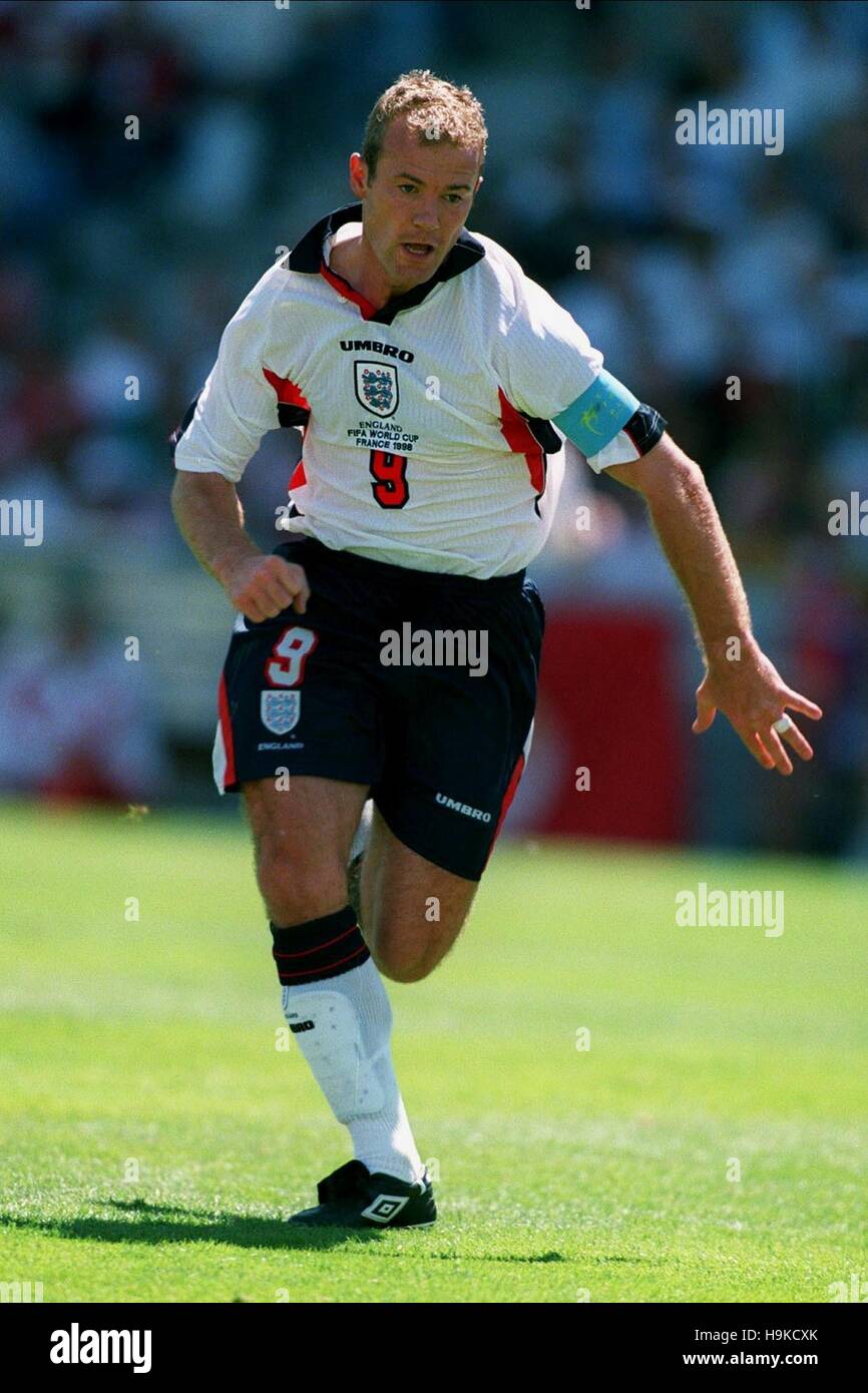 ALAN SHEARER ENGLAND & NEWCASTLE UTD 15 June 1998 Stock Photo - Alamy