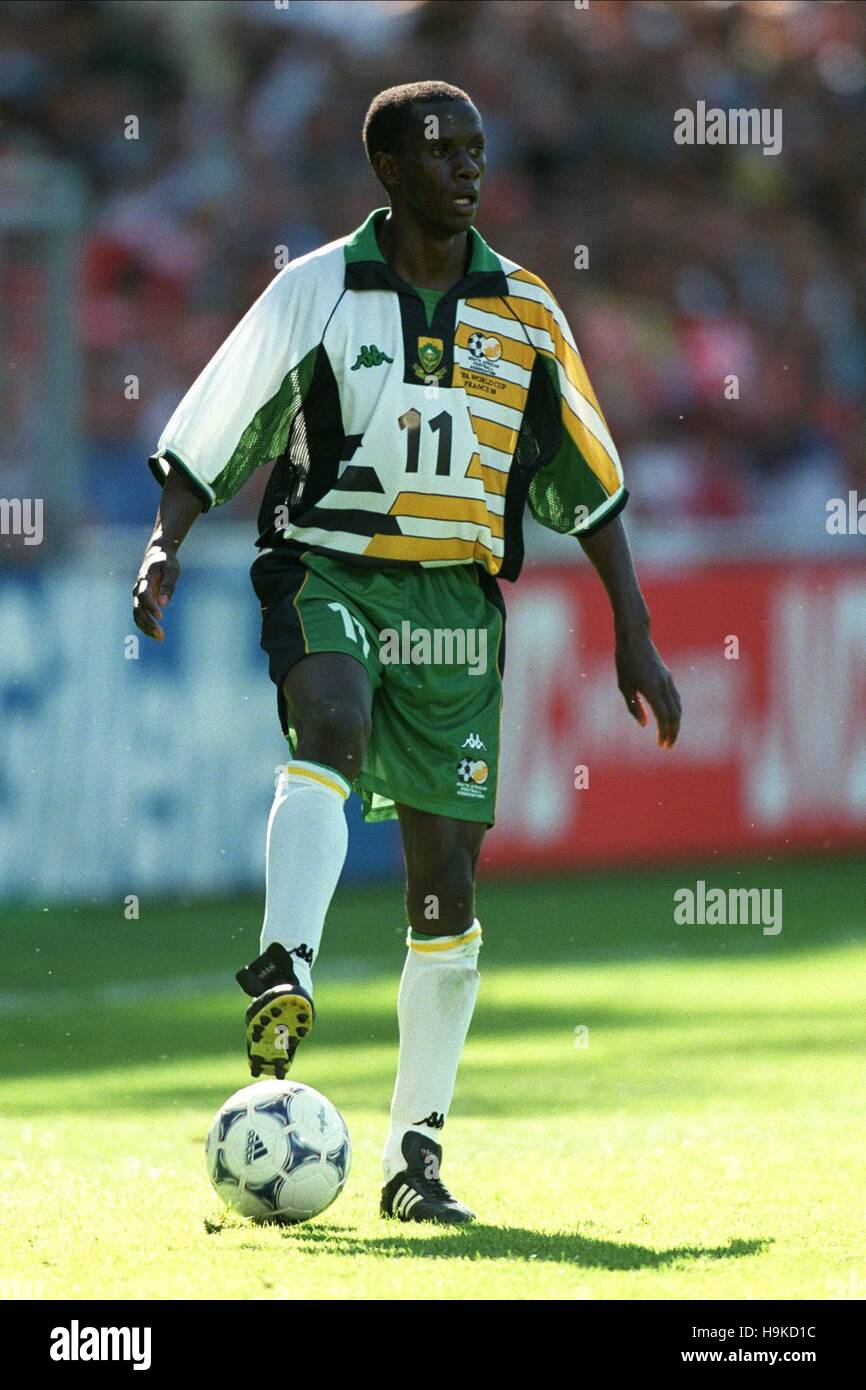 HELMAN MKHALELE SOUTH AFRICA 18 June 1998 Stock Photo - Alamy