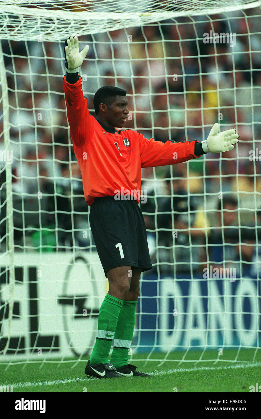 Peter pointing hi-res stock photography and images - Alamy