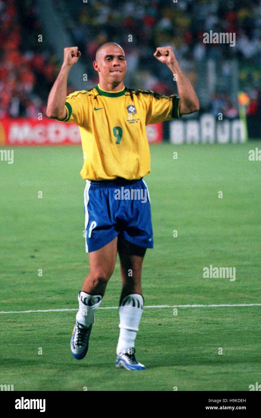 Ronaldo 1998 hi-res stock photography and images - Alamy