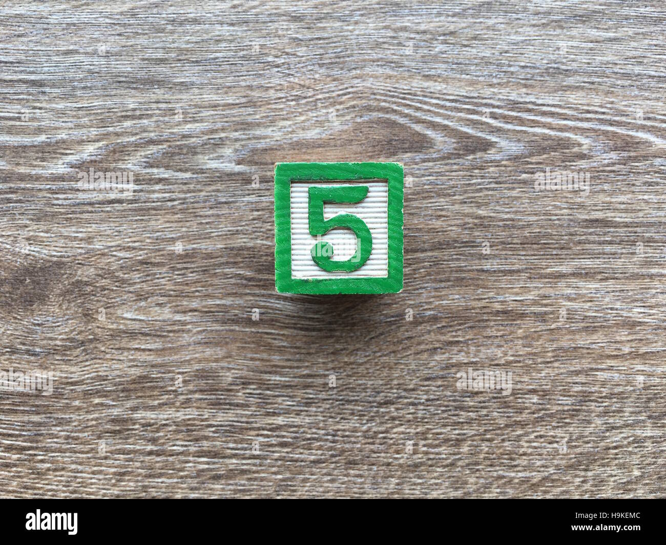 Top 5 number hi-res stock photography and images - Alamy