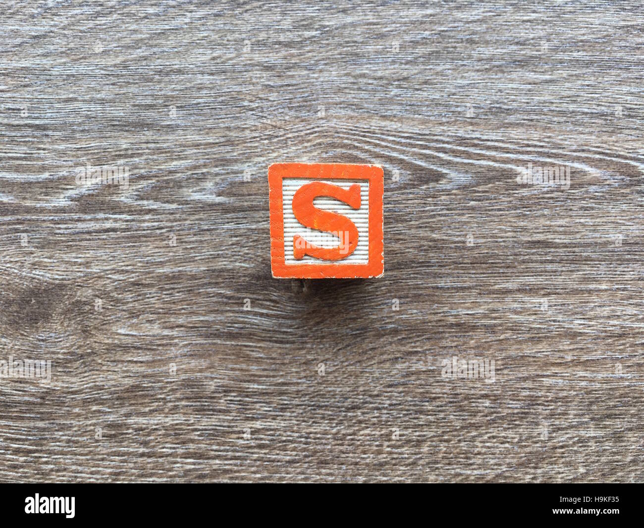 Wood Cube or Block with the S Letter Stock Photo - Alamy