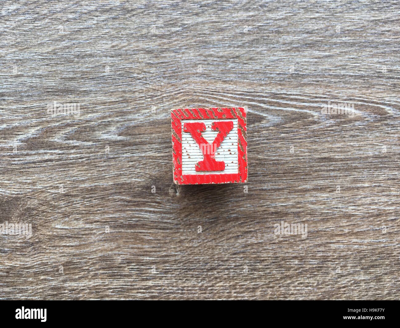 Wood Cube or Block with letter Y Stock Photo - Alamy