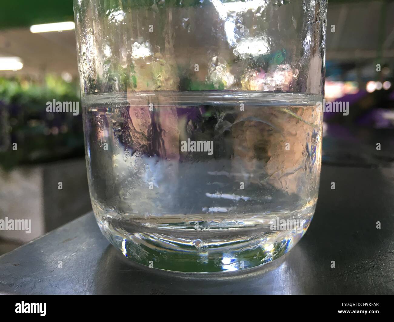 Water lens magnifying glass hi-res stock photography and images - Alamy